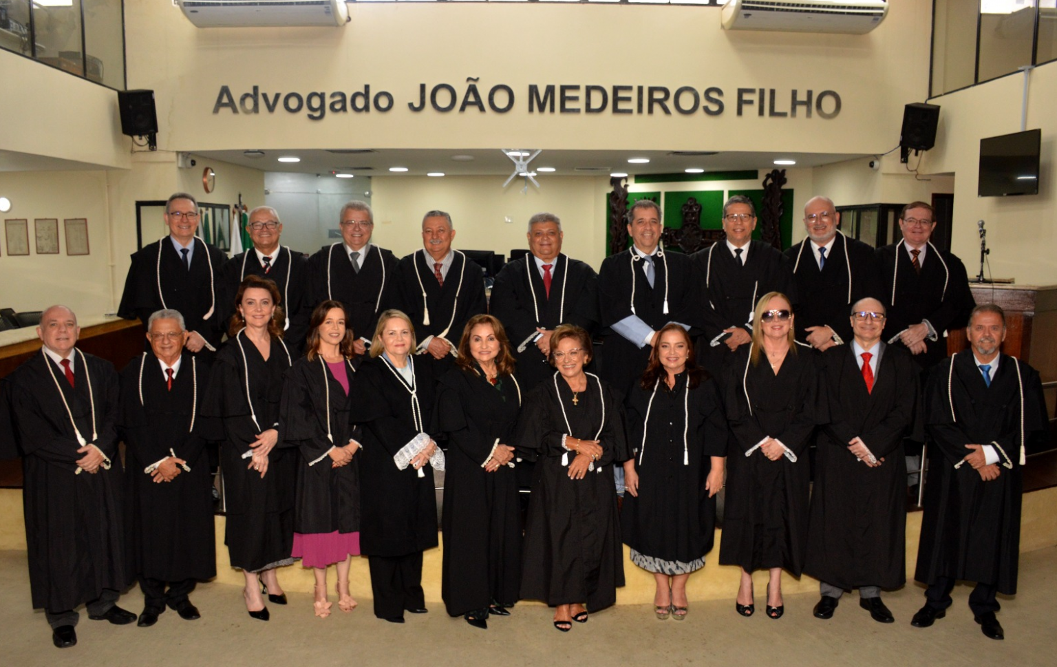 30 anos de dedicação, sabedoria e justiça: Parabéns à turma de juízes ...